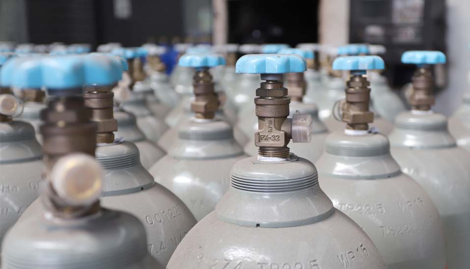 Seamless steel gas cylinders - DINAK Seamless steel gas cylinders Seamless steel gas cylinders - DINAK Seamless steel gas cylinders